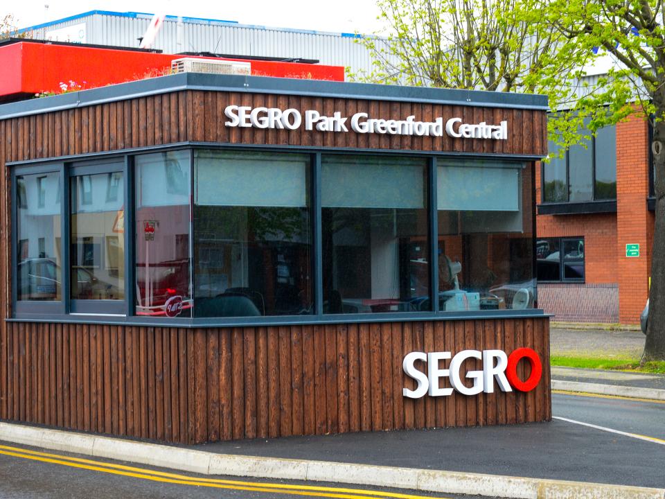 A new ‘family’ of clear, impactful signage for Segro Park Greenford ...